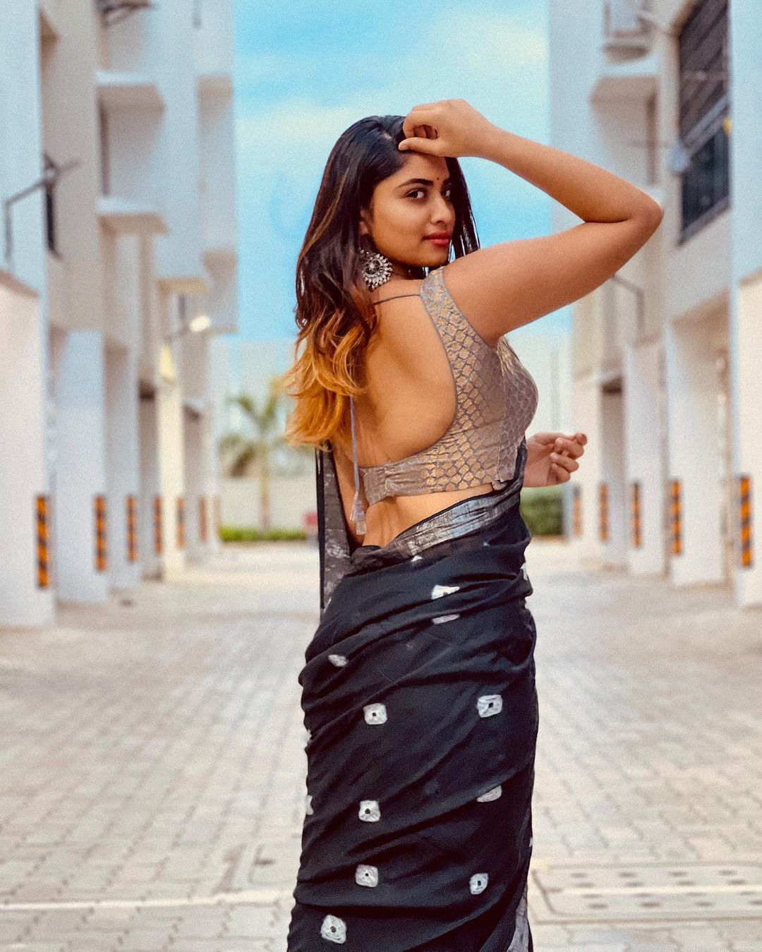 Actress Shivani Narayanan Hot Sexy Navel Show In Black Saree Photos Actress Photos