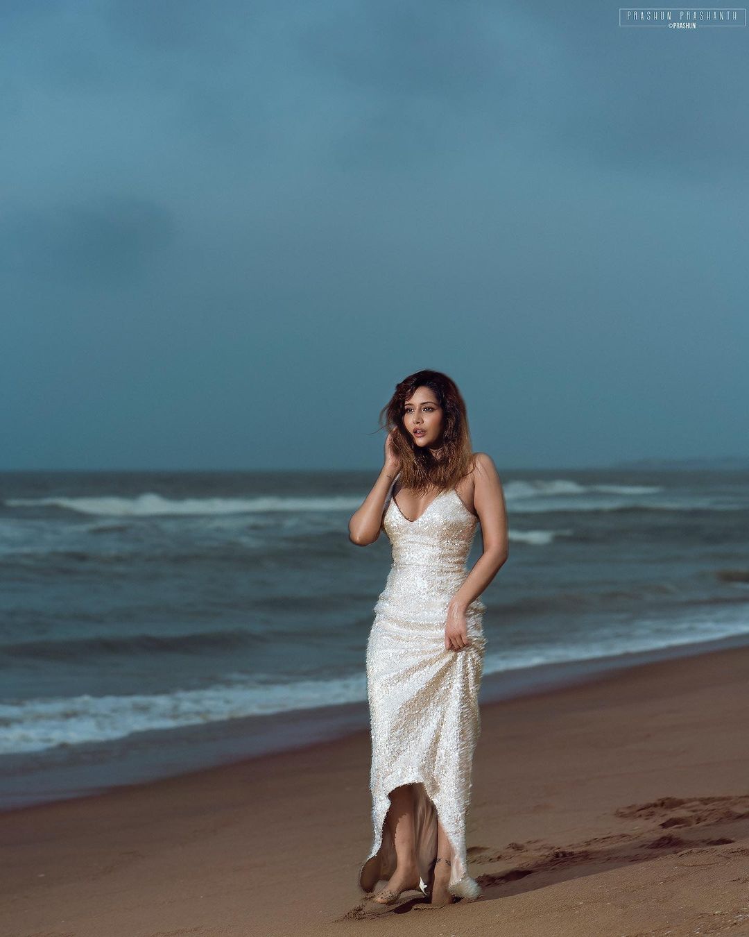 Actress Raiza Wilson Hot Sexy Cleavage Show In Silver Dress Photoshoot Stills - Actress Photos