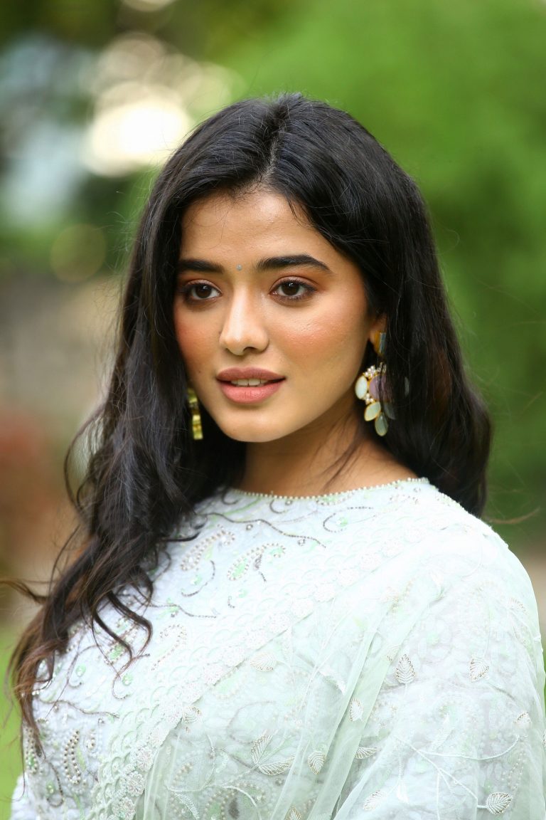 Actress Ketika Sharma Ravishing Navel Show At Ranga Ranga Vaibhavanga ...